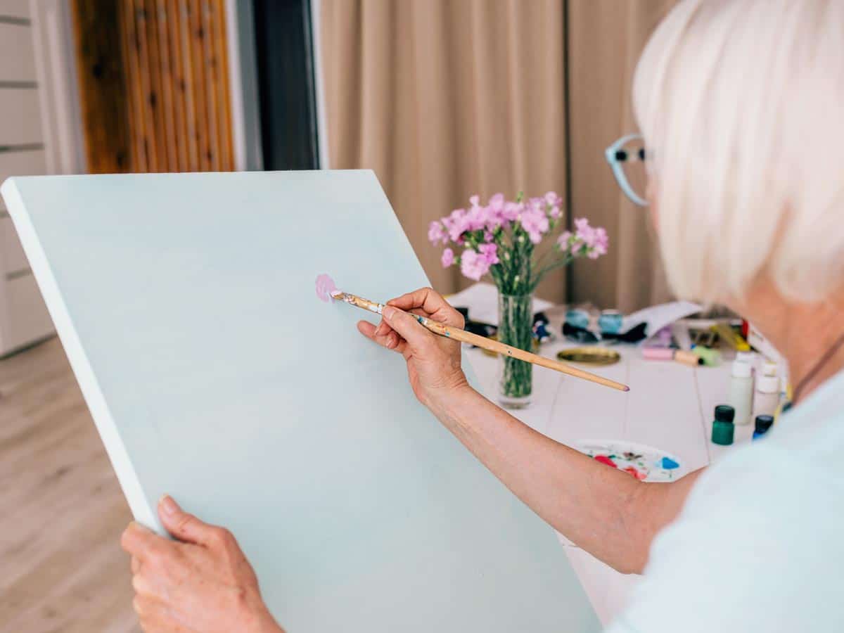 Arts and Crafts for Seniors in Dementia Care, Assisted Living